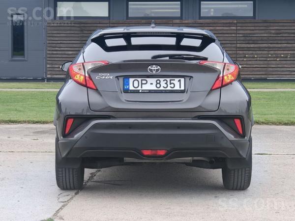 Серый Тойота C-HR 2018 в Рига, объемом двигателя 1.20 л и пробегом 99 тыс. км за 14590 €, фото 9 на AUTOMOTO.COM.LV