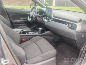 Pelēks Toyota C-HR 2018 Rīga, ar dzinēja tilpumu 1.20 L un nobraukumu 99 tūkst. km par 14590 €, foto 16 vietnē AUTOMOTO.COM.LV
