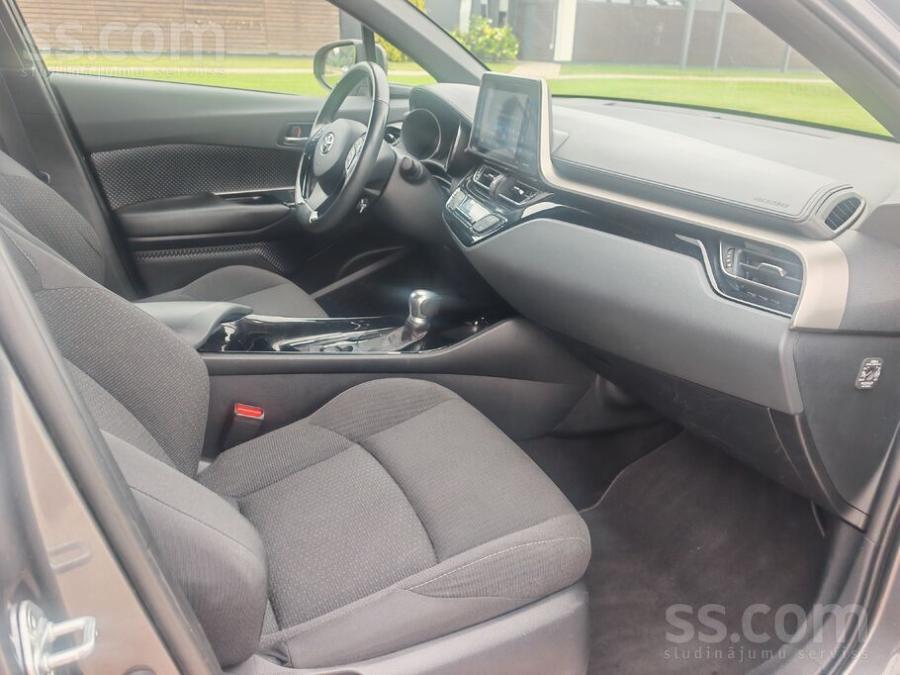 Pelēks Toyota C-HR 2018 Rīga, ar dzinēja tilpumu 1.20 L un nobraukumu 99 tūkst. km par 14590 €, foto 16 vietnē AUTOMOTO.COM.LV