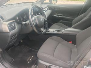 Pelēks Toyota C-HR 2018 Rīga, ar dzinēja tilpumu 1.20 L un nobraukumu 99 tūkst. km par 14590 €, foto 19 vietnē AUTOMOTO.COM.LV