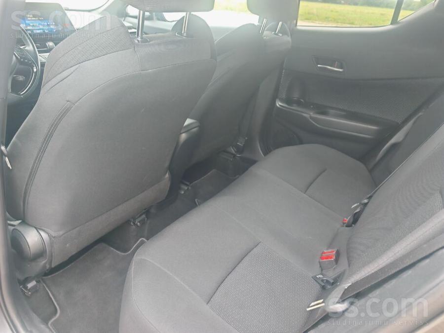 Pelēks Toyota C-HR 2018 Rīga, ar dzinēja tilpumu 1.20 L un nobraukumu 99 tūkst. km par 14590 €, foto 29 vietnē AUTOMOTO.COM.LV