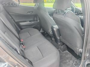 Pelēks Toyota C-HR 2018 Rīga, ar dzinēja tilpumu 1.20 L un nobraukumu 99 tūkst. km par 14590 €, foto 32 vietnē AUTOMOTO.COM.LV