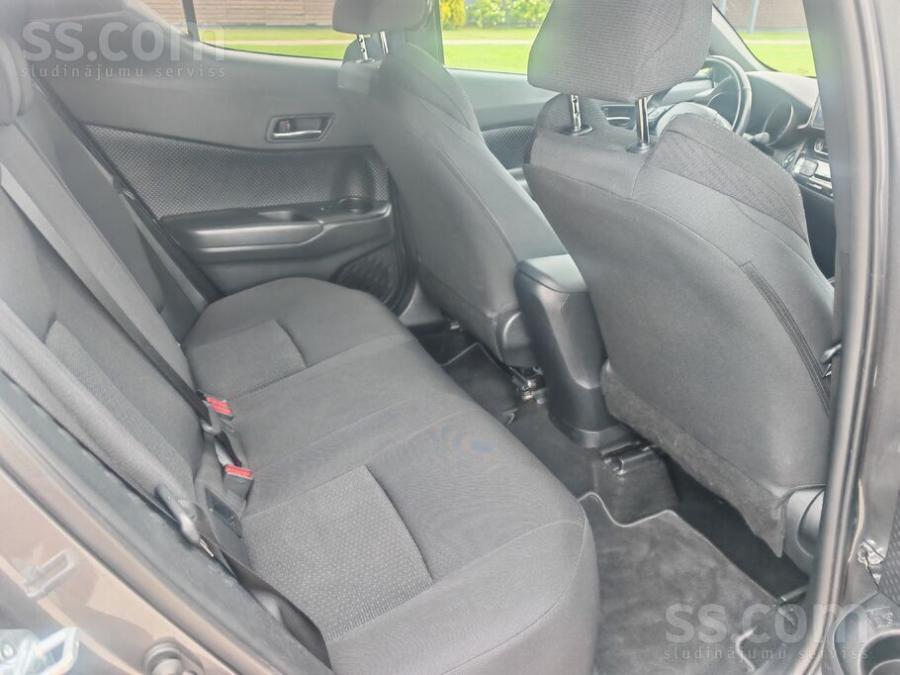 Pelēks Toyota C-HR 2018 Rīga, ar dzinēja tilpumu 1.20 L un nobraukumu 99 tūkst. km par 14590 €, foto 32 vietnē AUTOMOTO.COM.LV
