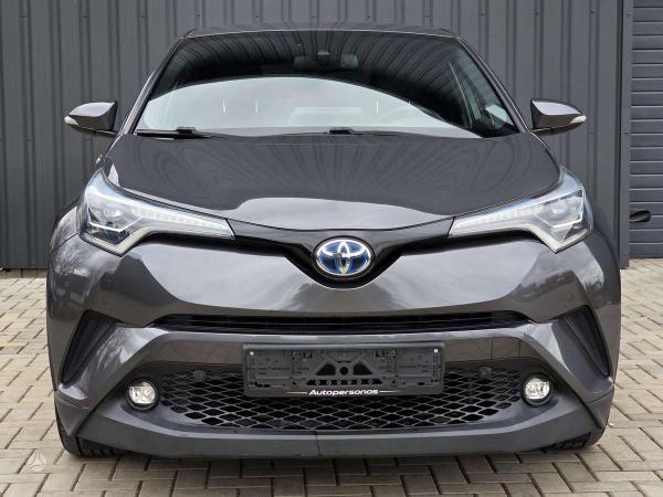 Pelēks Toyota C-HR 2018 Kauņa, ar dzinēja tilpumu 1.80 L un nobraukumu 192 tūkst. km par 15999 €, foto 2 vietnē AUTOMOTO.COM.LV