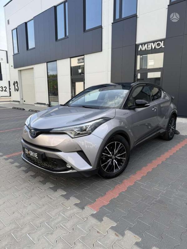 Pelēks Toyota C-HR 2018 Viļņa, ar dzinēja tilpumu 1.80 L un nobraukumu 120 tūkst. km par 15999 €, foto  vietnē AUTOMOTO.COM.LV