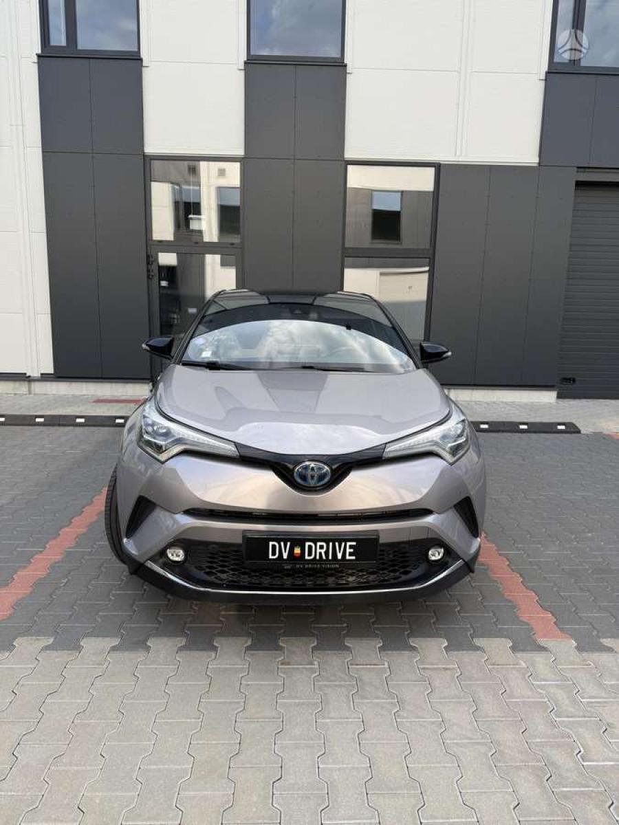 Pelēks Toyota C-HR 2018 Viļņa, ar dzinēja tilpumu 1.80 L un nobraukumu 120 tūkst. km par 15999 €, foto 3 vietnē AUTOMOTO.COM.LV