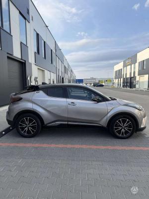 Pelēks Toyota C-HR 2018 Viļņa, ar dzinēja tilpumu 1.80 L un nobraukumu 120 tūkst. km par 15999 €, foto 5 vietnē AUTOMOTO.COM.LV