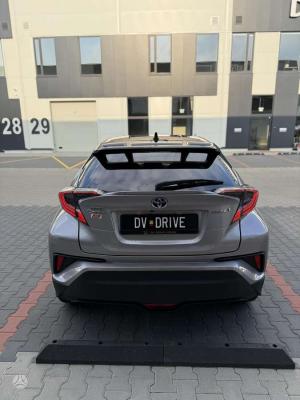 Pelēks Toyota C-HR 2018 Viļņa, ar dzinēja tilpumu 1.80 L un nobraukumu 120 tūkst. km par 15999 €, foto 7 vietnē AUTOMOTO.COM.LV