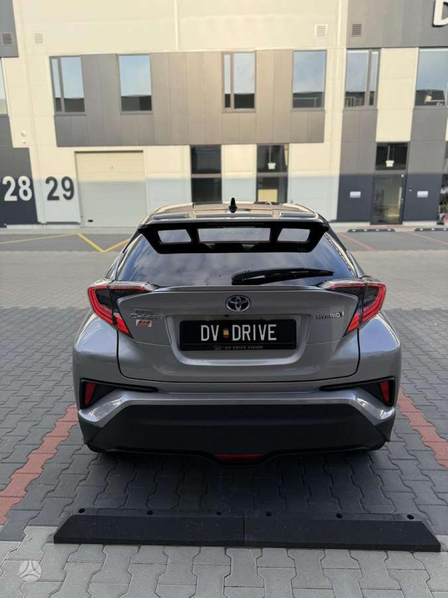 Pelēks Toyota C-HR 2018 Viļņa, ar dzinēja tilpumu 1.80 L un nobraukumu 120 tūkst. km par 15999 €, foto 7 vietnē AUTOMOTO.COM.LV