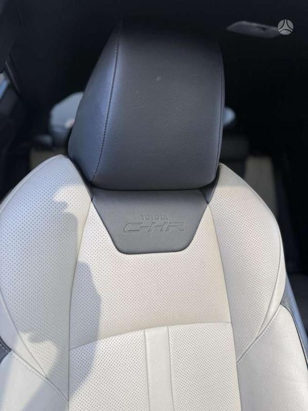 Pelēks Toyota C-HR 2018 Viļņa, ar dzinēja tilpumu 1.80 L un nobraukumu 120 tūkst. km par 15999 €, foto 9 vietnē AUTOMOTO.COM.LV