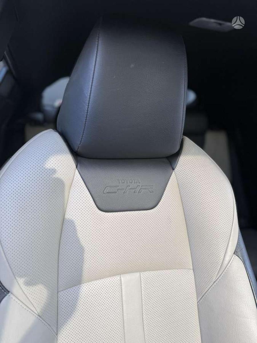 Pelēks Toyota C-HR 2018 Viļņa, ar dzinēja tilpumu 1.80 L un nobraukumu 120 tūkst. km par 15999 €, foto 10 vietnē AUTOMOTO.COM.LV