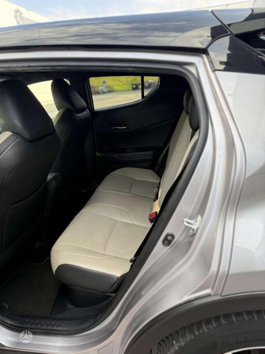 Pelēks Toyota C-HR 2018 Viļņa, ar dzinēja tilpumu 1.80 L un nobraukumu 120 tūkst. km par 15999 €, foto 12 vietnē AUTOMOTO.COM.LV