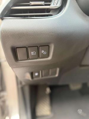 Pelēks Toyota C-HR 2018 Viļņa, ar dzinēja tilpumu 1.80 L un nobraukumu 120 tūkst. km par 15999 €, foto 14 vietnē AUTOMOTO.COM.LV