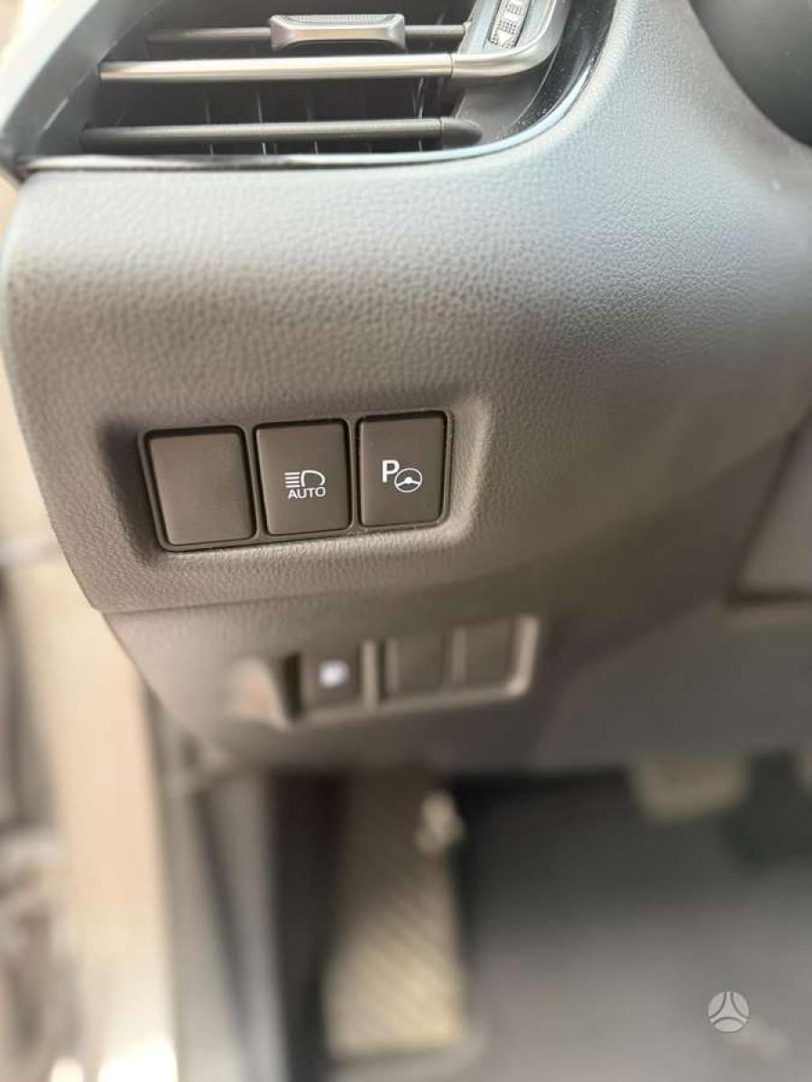 Pelēks Toyota C-HR 2018 Viļņa, ar dzinēja tilpumu 1.80 L un nobraukumu 120 tūkst. km par 15999 €, foto 14 vietnē AUTOMOTO.COM.LV