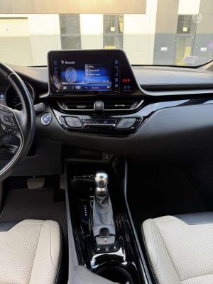 Pelēks Toyota C-HR 2018 Viļņa, ar dzinēja tilpumu 1.80 L un nobraukumu 120 tūkst. km par 15999 €, foto 15 vietnē AUTOMOTO.COM.LV