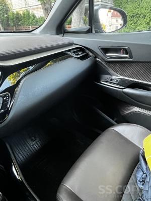 Серый Тойота C-HR 2018 в Юрмала, объемом двигателя 1.80 л и пробегом 112 тыс. км за 17990 €, фото 4 на AUTOMOTO.COM.LV