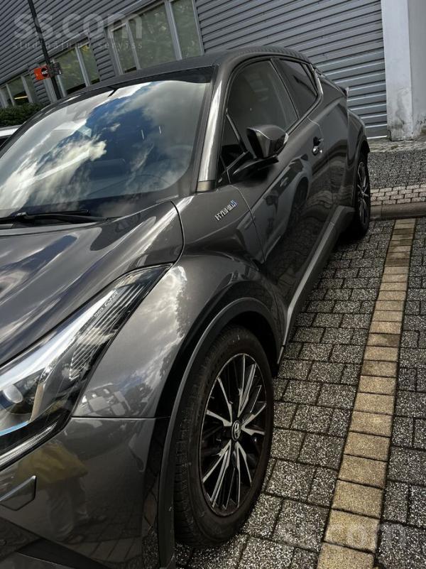 Pelēks Toyota C-HR 2018 Jūrmala, ar dzinēja tilpumu 1.80 L un nobraukumu 112 tūkst. km par 17990 €, foto 5 vietnē AUTOMOTO.COM.LV