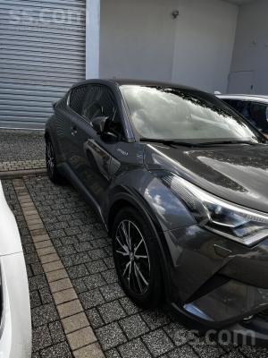 Серый Тойота C-HR 2018 в Юрмала, объемом двигателя 1.80 л и пробегом 112 тыс. км за 17990 €, фото 8 на AUTOMOTO.COM.LV