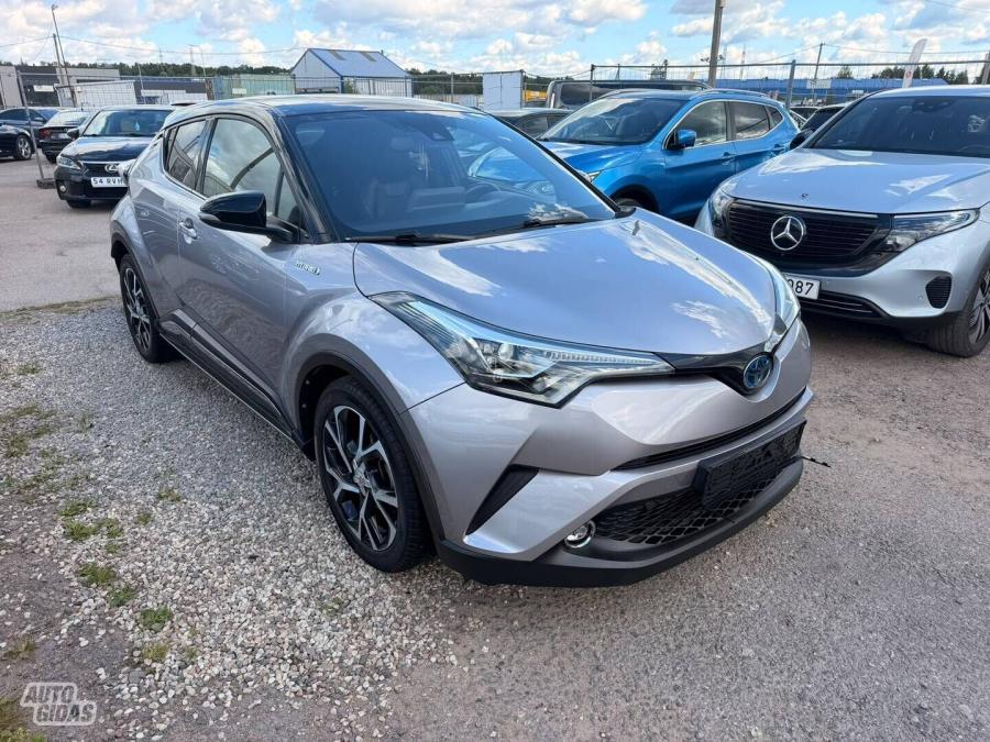 Pelēks Toyota C-HR 2018 Kauņa, ar dzinēja tilpumu 1.80 L un nobraukumu 150 tūkst. km par 16999 €, foto 3 vietnē AUTOMOTO.COM.LV