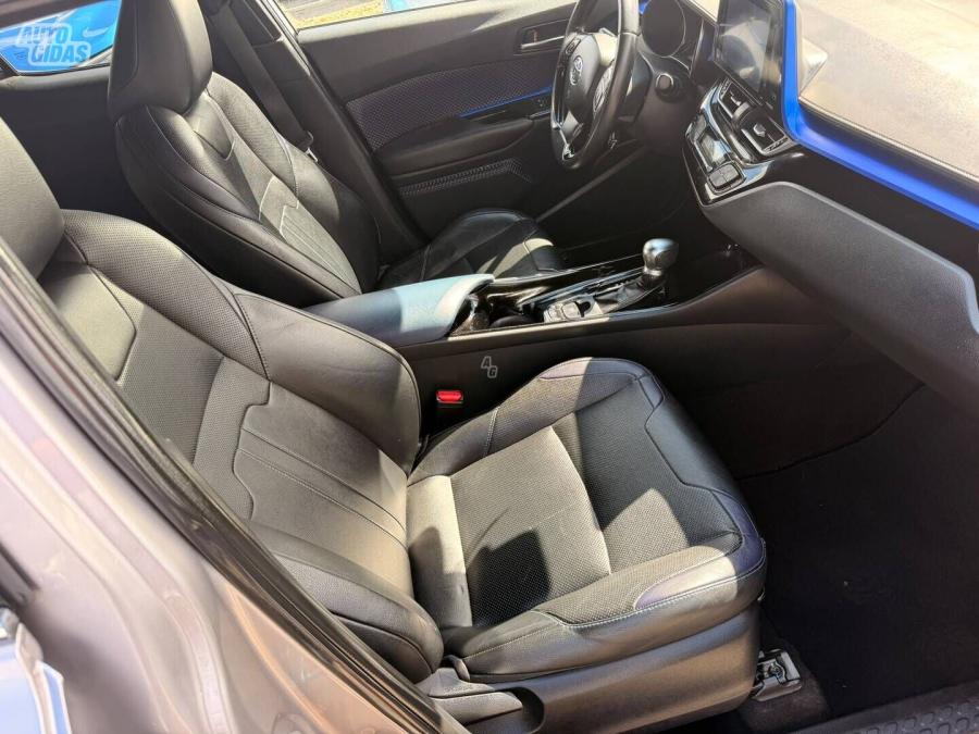 Pelēks Toyota C-HR 2018 Kauņa, ar dzinēja tilpumu 1.80 L un nobraukumu 150 tūkst. km par 16999 €, foto 14 vietnē AUTOMOTO.COM.LV