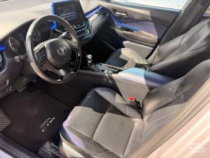Pelēks Toyota C-HR 2018 Kauņa, ar dzinēja tilpumu 1.80 L un nobraukumu 150 tūkst. km par 16999 €, foto 23 vietnē AUTOMOTO.COM.LV