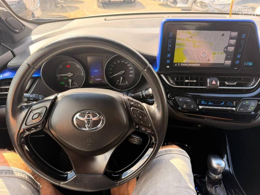 Pelēks Toyota C-HR 2018 Kauņa, ar dzinēja tilpumu 1.80 L un nobraukumu 150 tūkst. km par 16999 €, foto 25 vietnē AUTOMOTO.COM.LV