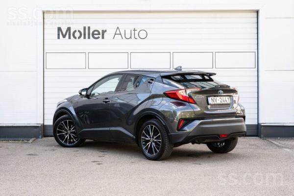 Серый Тойота C-HR 2018 в Рига, объемом двигателя 1.80 л и пробегом 144 тыс. км за 16950 €, фото 3 на AUTOMOTO.COM.LV