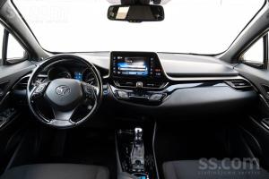 Серый Тойота C-HR 2018 в Рига, объемом двигателя 1.80 л и пробегом 144 тыс. км за 16950 €, фото 9 на AUTOMOTO.COM.LV