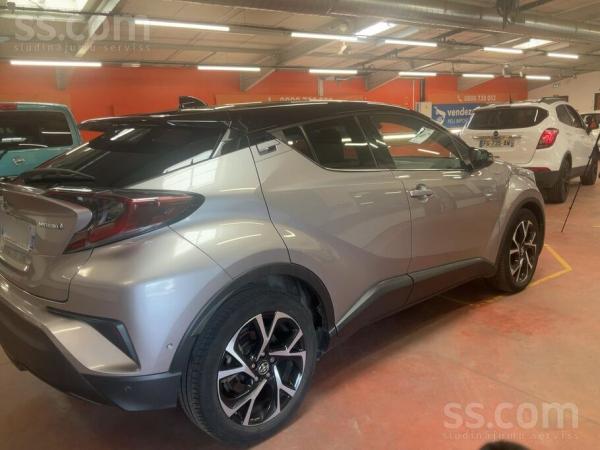 Pelēks Toyota C-HR 2018 Daugavpils, ar dzinēja tilpumu 1.80 L un nobraukumu 175 tūkst. km par 16290 €, foto 6 vietnē AUTOMOTO.COM.LV