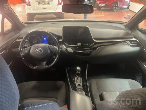 Pelēks Toyota C-HR 2018 Daugavpils, ar dzinēja tilpumu 1.80 L un nobraukumu 175 tūkst. km par 16290 €, foto 10 vietnē AUTOMOTO.COM.LV