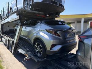Pelēks Toyota C-HR 2018 Daugavpils, ar dzinēja tilpumu 1.80 L un nobraukumu 175 tūkst. km par 16290 €, foto  vietnē AUTOMOTO.COM.LV