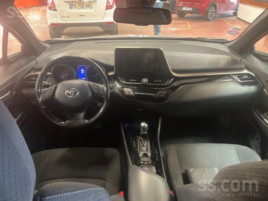 Серый Тойота C-HR 2018 в Даугавпилс, объемом двигателя 1.80 л и пробегом 175 тыс. км за 15999 €, фото 11 на AUTOMOTO.COM.LV