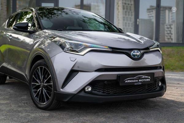 Серый Тойота C-HR 2018 в Вильнюс, объемом двигателя 1.80 л и пробегом 135 тыс. км за 15900 €, фото 3 на AUTOMOTO.COM.LV