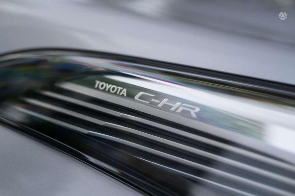 Серый Тойота C-HR 2018 в Вильнюс, объемом двигателя 1.80 л и пробегом 135 тыс. км за 15900 €, фото 5 на AUTOMOTO.COM.LV
