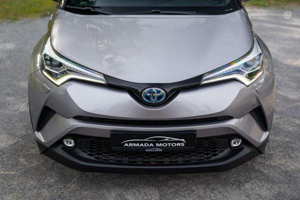Серый Тойота C-HR 2018 в Вильнюс, объемом двигателя 1.80 л и пробегом 135 тыс. км за 15900 €, фото 7 на AUTOMOTO.COM.LV