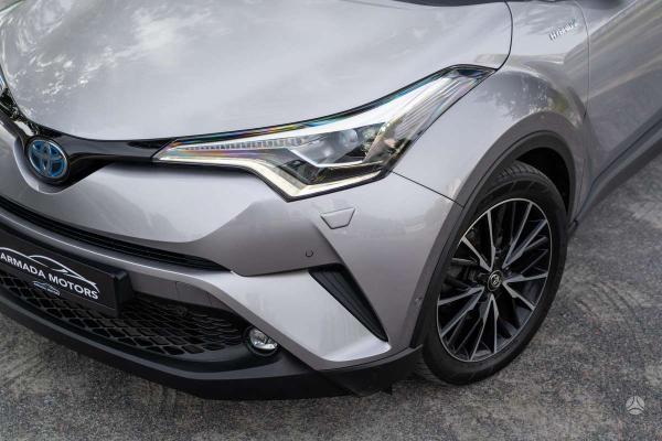 Серый Тойота C-HR 2018 в Вильнюс, объемом двигателя 1.80 л и пробегом 135 тыс. км за 15900 €, фото 9 на AUTOMOTO.COM.LV