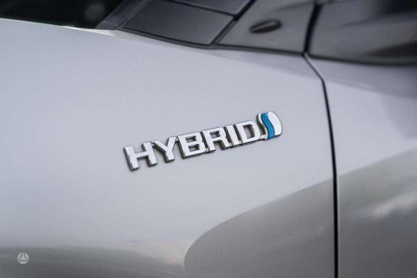 Серый Тойота C-HR 2018 в Вильнюс, объемом двигателя 1.80 л и пробегом 135 тыс. км за 15900 €, фото 10 на AUTOMOTO.COM.LV