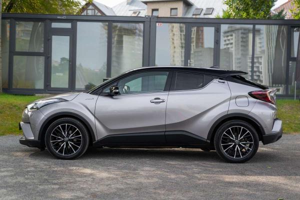 Серый Тойота C-HR 2018 в Вильнюс, объемом двигателя 1.80 л и пробегом 135 тыс. км за 15900 €, фото 11 на AUTOMOTO.COM.LV