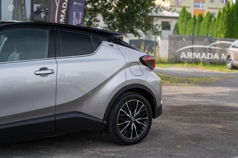 Grey Toyota C-HR 2018 in Vilnius, with an engine capacity of 1.80 L and mileage of 135 thousand km for 15900 €, photo 15 on AUTOMOTO.COM.LV