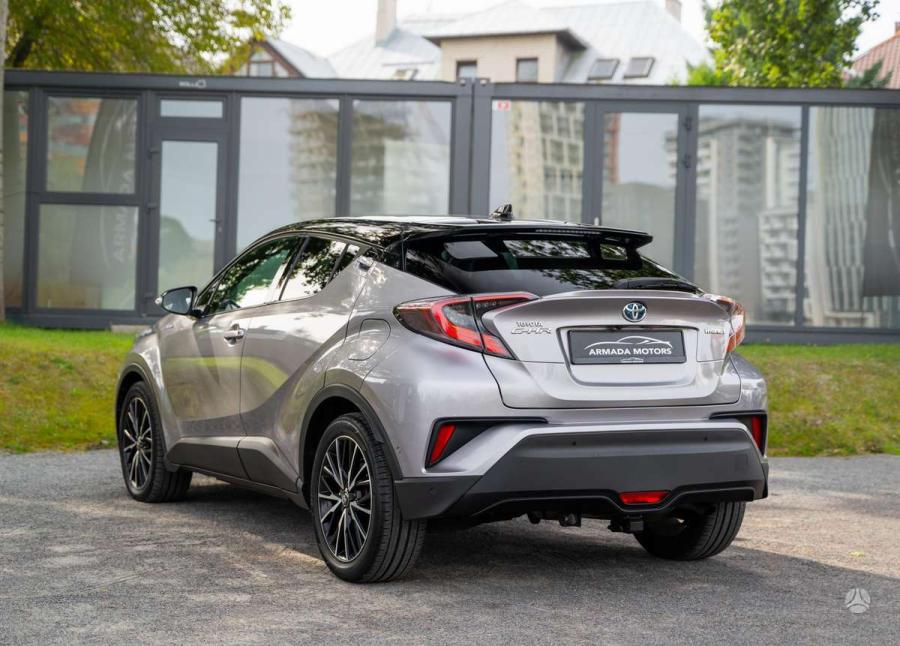 Grey Toyota C-HR 2018 in Vilnius, with an engine capacity of 1.80 L and mileage of 135 thousand km for 15900 €, photo 16 on AUTOMOTO.COM.LV