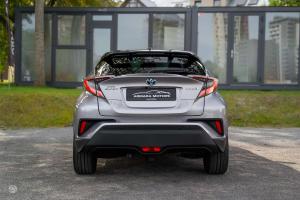 Grey Toyota C-HR 2018 in Vilnius, with an engine capacity of 1.80 L and mileage of 135 thousand km for 15900 €, photo 18 on AUTOMOTO.COM.LV