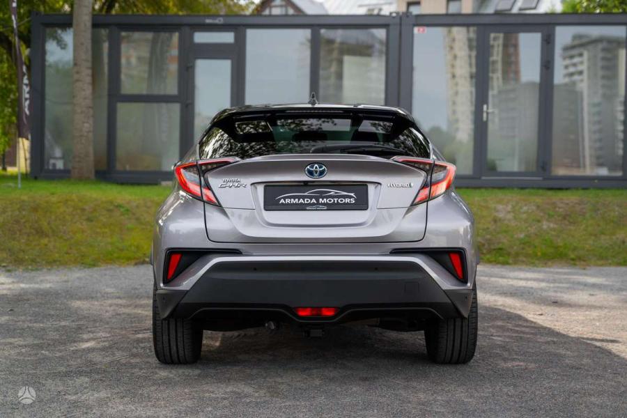 Grey Toyota C-HR 2018 in Vilnius, with an engine capacity of 1.80 L and mileage of 135 thousand km for 15900 €, photo 18 on AUTOMOTO.COM.LV