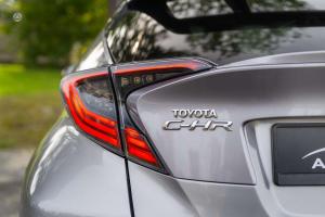 Grey Toyota C-HR 2018 in Vilnius, with an engine capacity of 1.80 L and mileage of 135 thousand km for 15900 €, photo 19 on AUTOMOTO.COM.LV