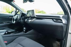 Grey Toyota C-HR 2018 in Vilnius, with an engine capacity of 1.80 L and mileage of 135 thousand km for 15900 €, photo 23 on AUTOMOTO.COM.LV