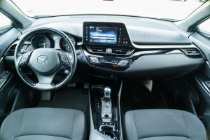 Grey Toyota C-HR 2018 in Vilnius, with an engine capacity of 1.80 L and mileage of 135 thousand km for 15900 €, photo 27 on AUTOMOTO.COM.LV