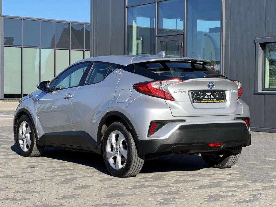 Pelēks Toyota C-HR 2018 Šauļi, ar dzinēja tilpumu 1.80 L un nobraukumu 181 tūkst. km par 14250 €, foto 8 vietnē AUTOMOTO.COM.LV