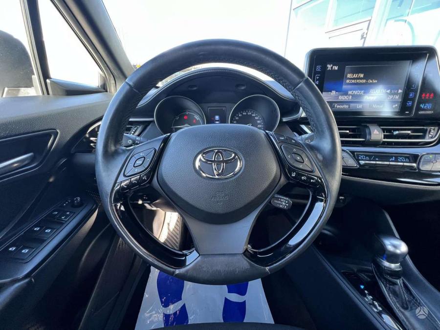 Pelēks Toyota C-HR 2018 Šauļi, ar dzinēja tilpumu 1.80 L un nobraukumu 181 tūkst. km par 14250 €, foto 18 vietnē AUTOMOTO.COM.LV