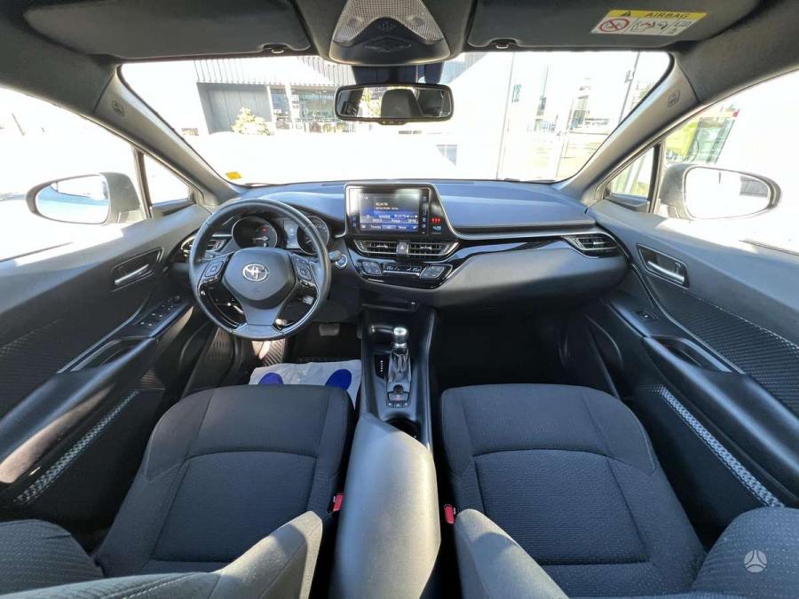 Pelēks Toyota C-HR 2018 Šauļi, ar dzinēja tilpumu 1.80 L un nobraukumu 181 tūkst. km par 14250 €, foto 19 vietnē AUTOMOTO.COM.LV