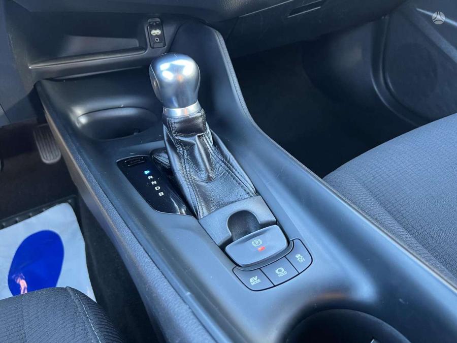 Pelēks Toyota C-HR 2018 Šauļi, ar dzinēja tilpumu 1.80 L un nobraukumu 181 tūkst. km par 14250 €, foto 23 vietnē AUTOMOTO.COM.LV