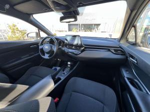 Pelēks Toyota C-HR 2018 Šauļi, ar dzinēja tilpumu 1.80 L un nobraukumu 181 tūkst. km par 14250 €, foto 26 vietnē AUTOMOTO.COM.LV